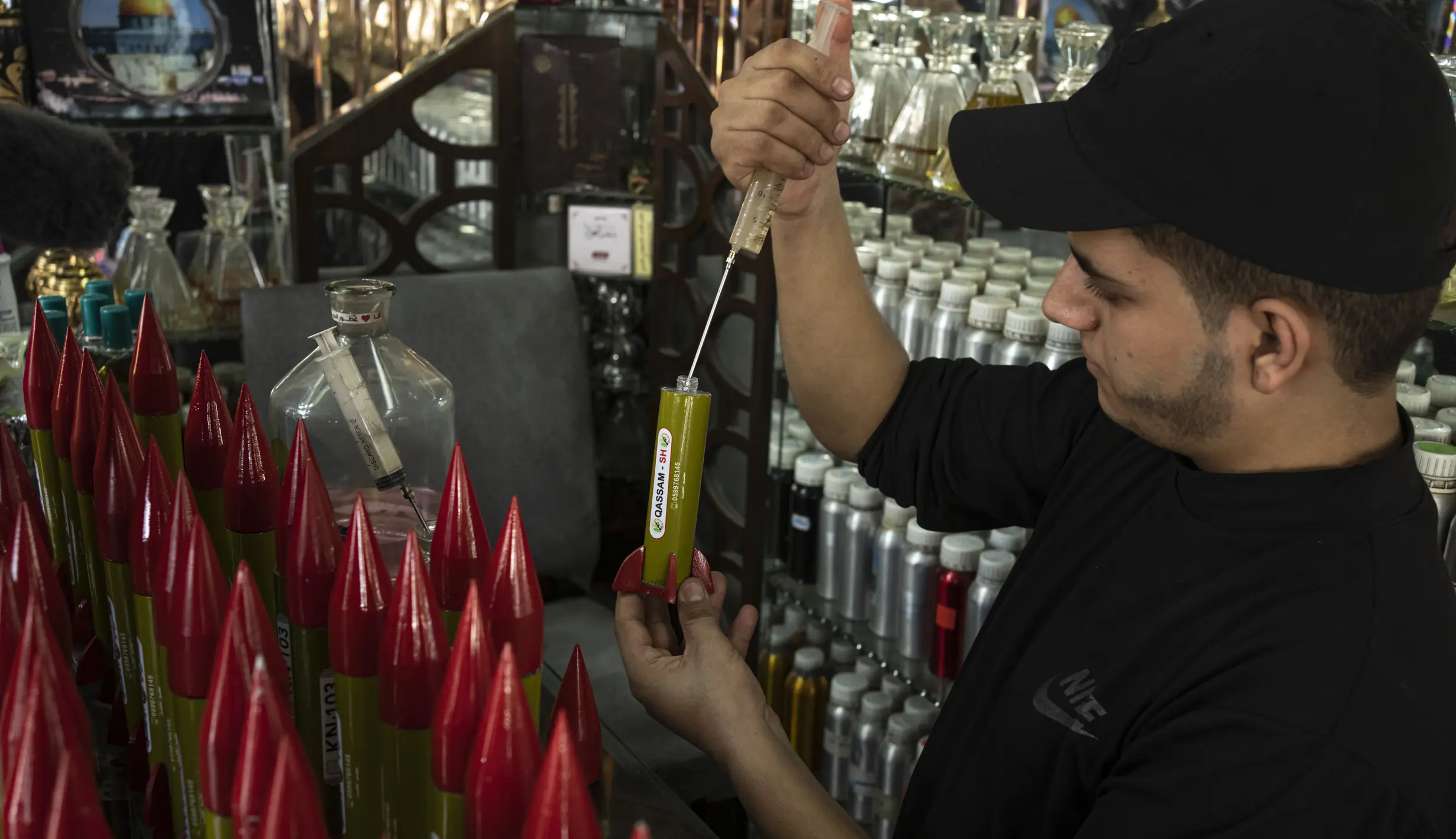 Pedagang Gaza Menjual Parfum Berbentuk Roket sebagai Simbol Perlawanan ...