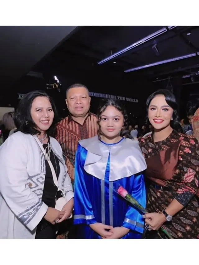 5 Artis Hadiri Wisuda Anak di Sekolah HighScope, Angel Karamoy hingga Kris Dayanti - Hot ...