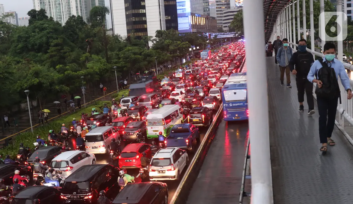 FOTO: Ganjil Genap Ditiadakan, Kemacetan Parah Terjadi di Sore Hari - Foto Liputan6.com