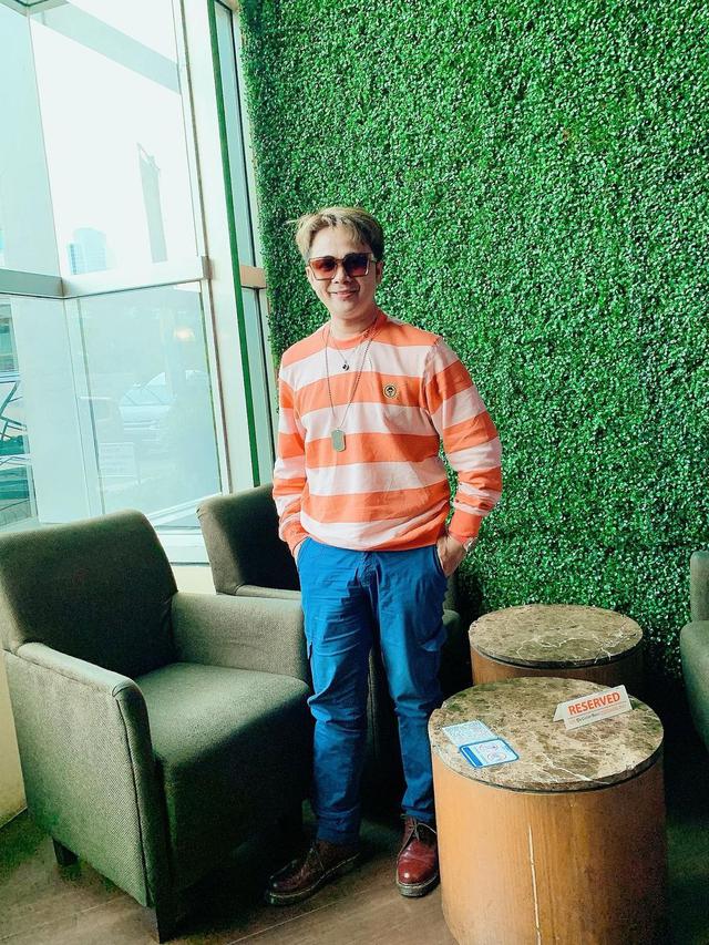 Penyanyi Megi Andika Sebut Alas Kaki Bagian dari Fashion, 3 Warna Ini ...