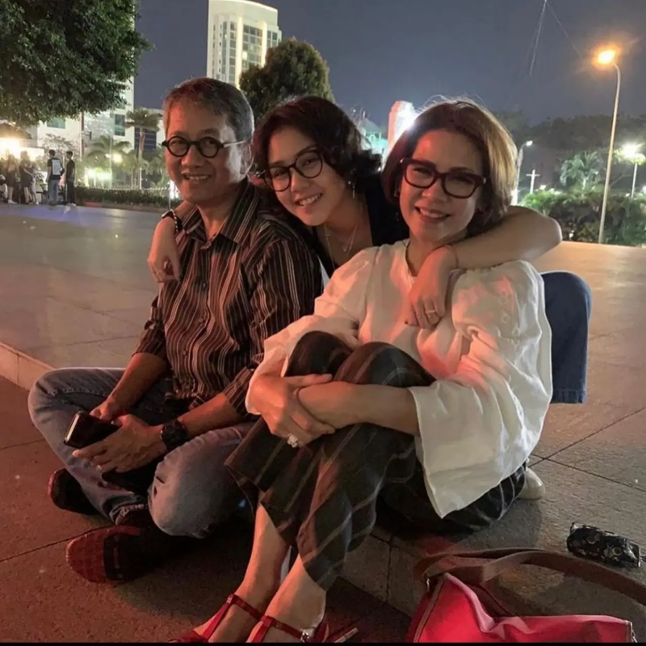 Kompak Ini Potret Kebersamaan 6 Artis Dengan Ayah Tirinya Hot 