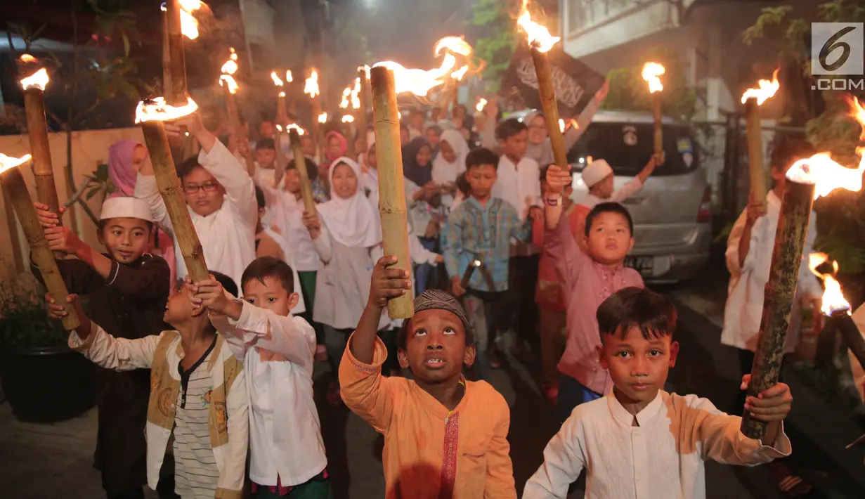 PHOTO: Kemeriahan Pawai Obor Sambut Tahun Baru Islam 1439 H - Foto ...