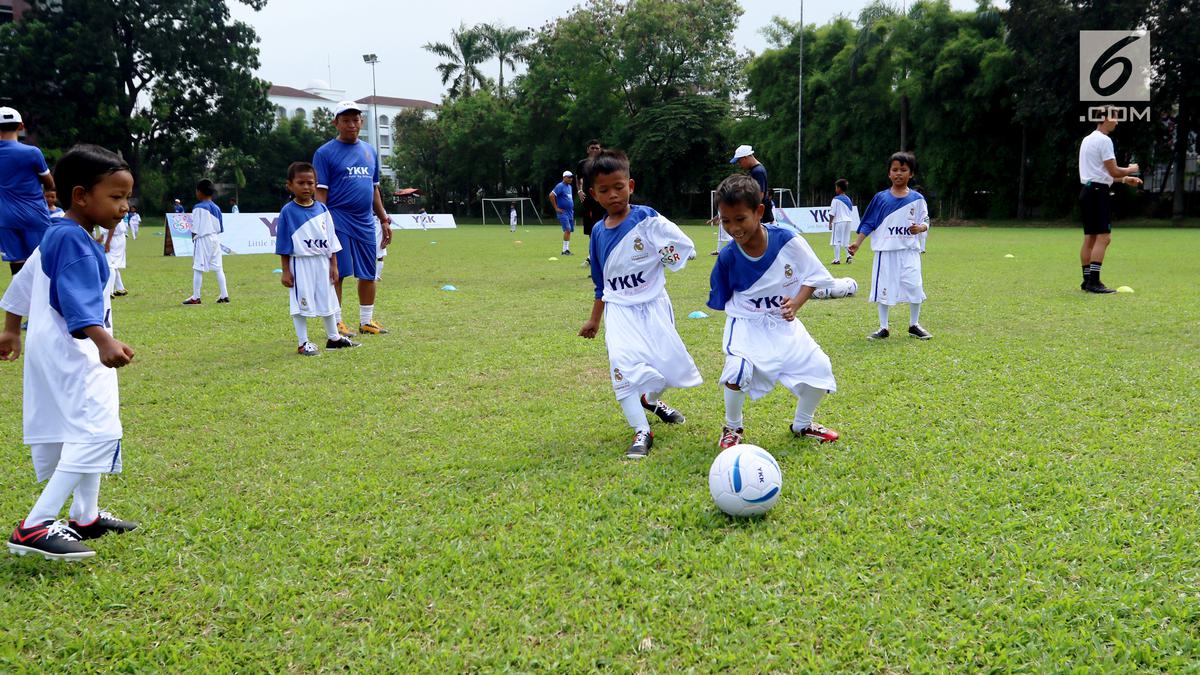 PHOTO: Serunya Anak-Anak Bermain Sepak Bola Bersama Pelatih Real Madrid ...