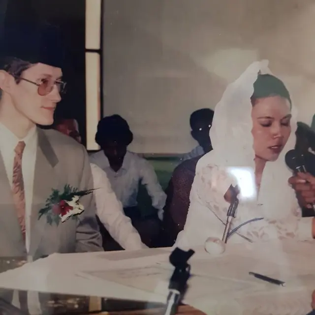 6 Potret Kebersamaan Siti Purwanti Ibu Maxime Bouttier dan Suami ...