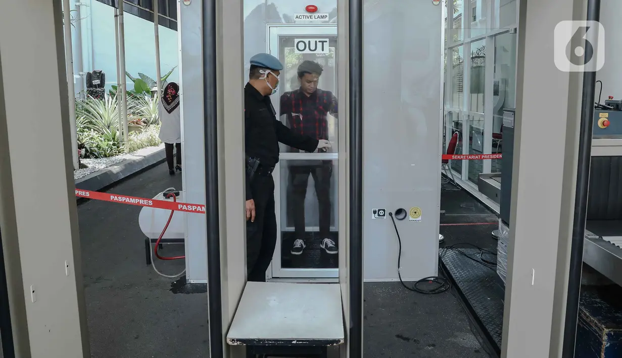 FOTO: Menhub Positif Corona, Istana Pasang Ruang Disinfeksi di Pintu ...