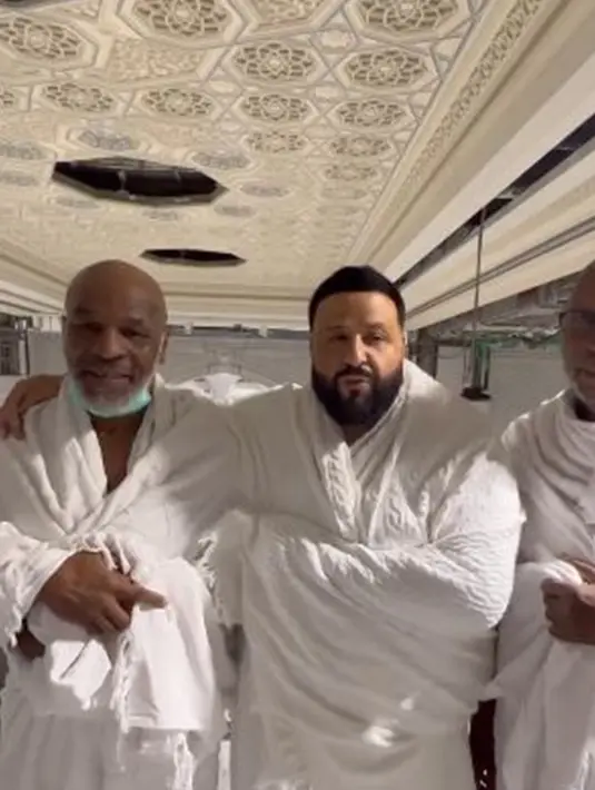 Momen DJ Khaled Umrah Bareng Mike Tyson, Sempat Teteskan Air Mata ...