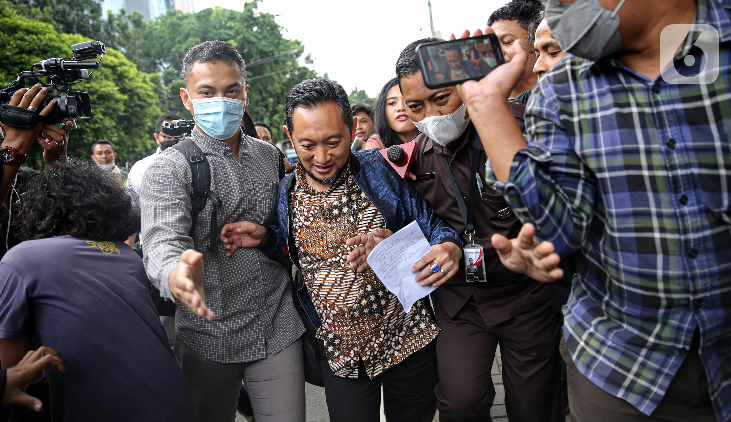 Ekspresi Kepala Bea Cukai Makassar Andhi Pramono Usai Diperiksa KPK Terkait Pamer Harta - Foto ...