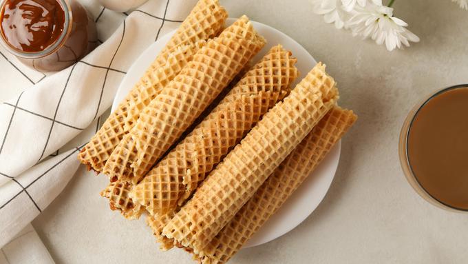 Resep Kue Egg Rolls Renyah, Empuk dan Wangi - Food Fimela.com