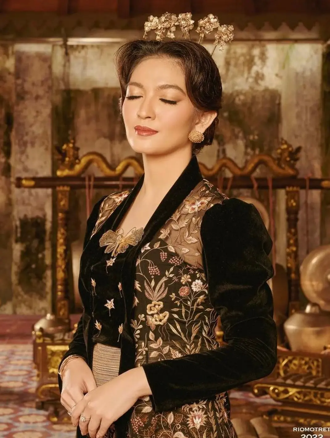 8 Potret Selvi Ananda Tampil Anggun Berbalut Kebaya dan Gaun di Pemotretan Terbaru - Photo ...