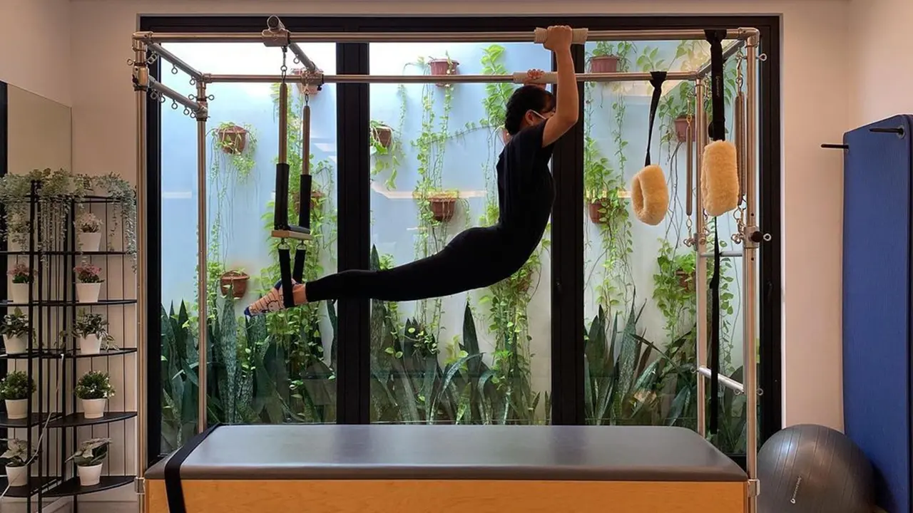 11 Manfaat Pilates bagi Tubuh, Ketahui Perbedaannya dengan Yoga - Hot ...