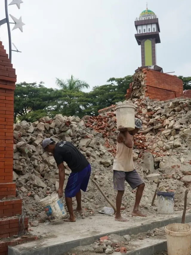 Baru Diresmikan, Gapura Senilai Ratusan Juta di Taman Pataraksa Cirebon ...