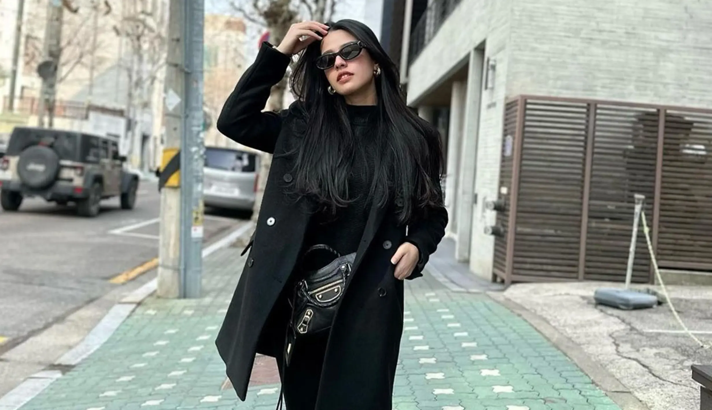 Inspirasi Gaya All Black Outfit ala Susan Sameh, Tampil Menawan - Foto Liputan6.com