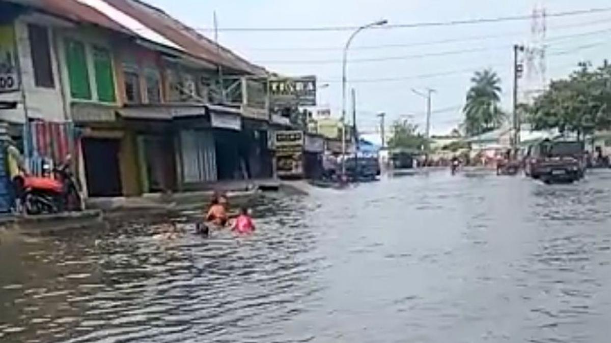 Masyarakat Pesisir Belawan Medan Diimbau Waspada, Banjir Rob Berpotensi Terjadi - Regional ...