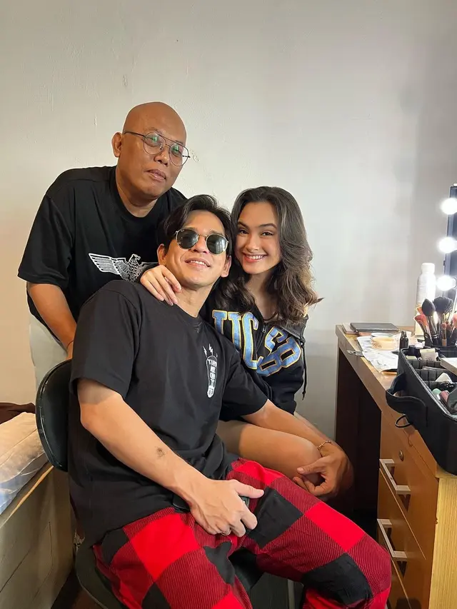 7 Potret Rangga Azof dan Caitlin Halderman yang Kini Dikabarkan Pacaran - Hot Liputan6.com