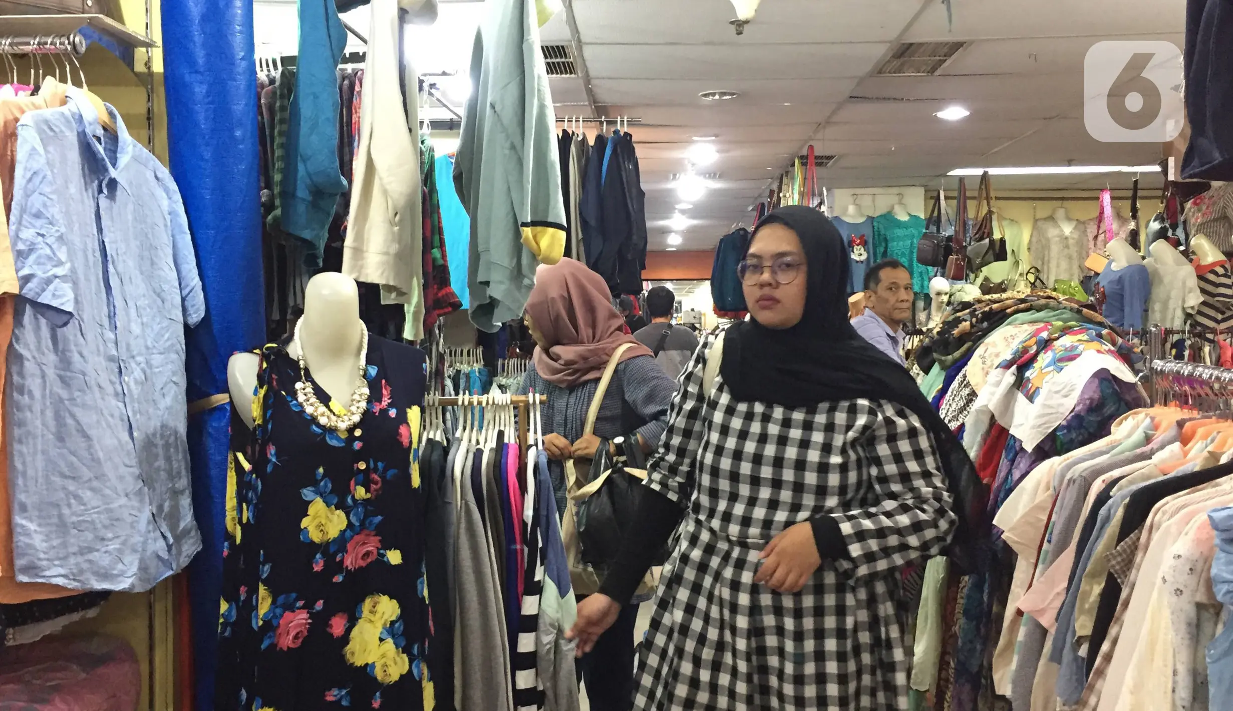 FOTO: Pasar Metro Atom Bakal Jadi Lokasi Favorit Berburu Pakaian - Foto ...