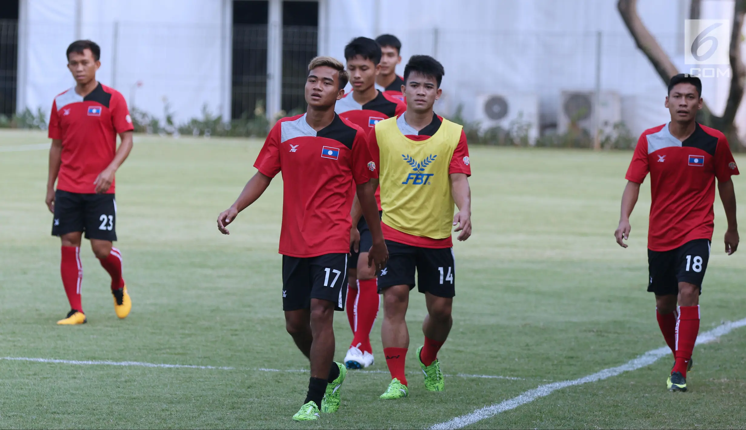 FOTO: Tantang Indonesia, Timnas Laos Gelar Latihan Terbuka - Foto ...
