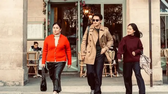 5 Potret Randy Martin Liburan ke Luar Negeri, Tampil Formal hingga ...