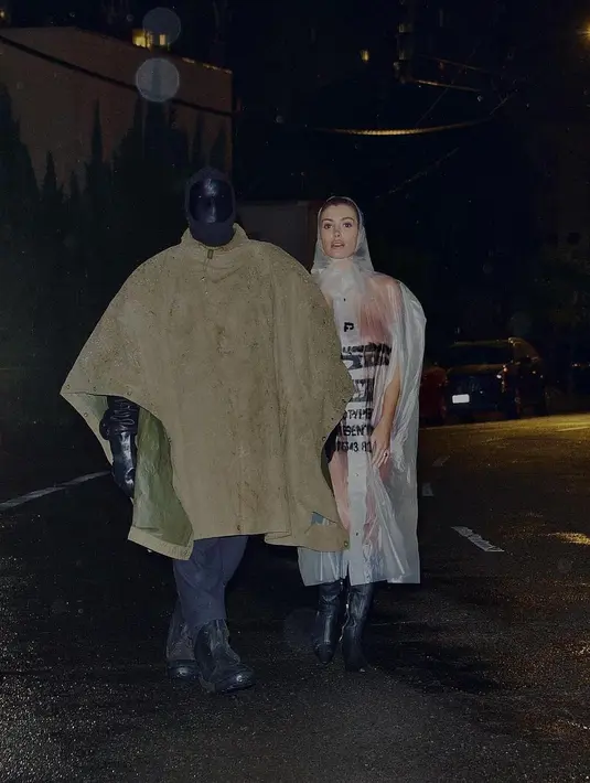 Potret Penampilan Tak Biasa Bianca Censori Pacar Kanye West Yang Selalu Pakai Outfit Unik