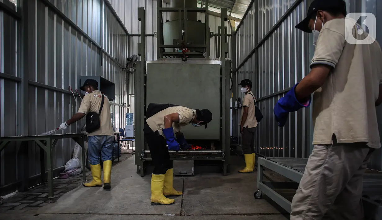 FOTO: Layanan Kremasi Jenazah Covid-19 di Krematorium TPU Tegal Alur ...