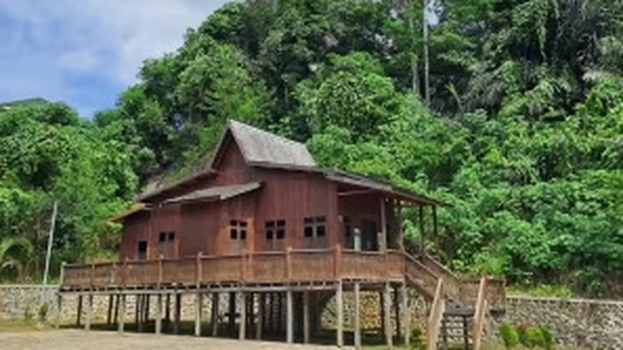Mengenal Rumah Adat Kalimantan Timur, Berikut Sejarah, Ciri Khas, dan ...