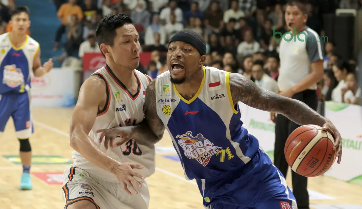 FOTO: Satria Muda Raih Trofi Juara IBL 2018 Usai Taklukkan Pelita Jaya ...