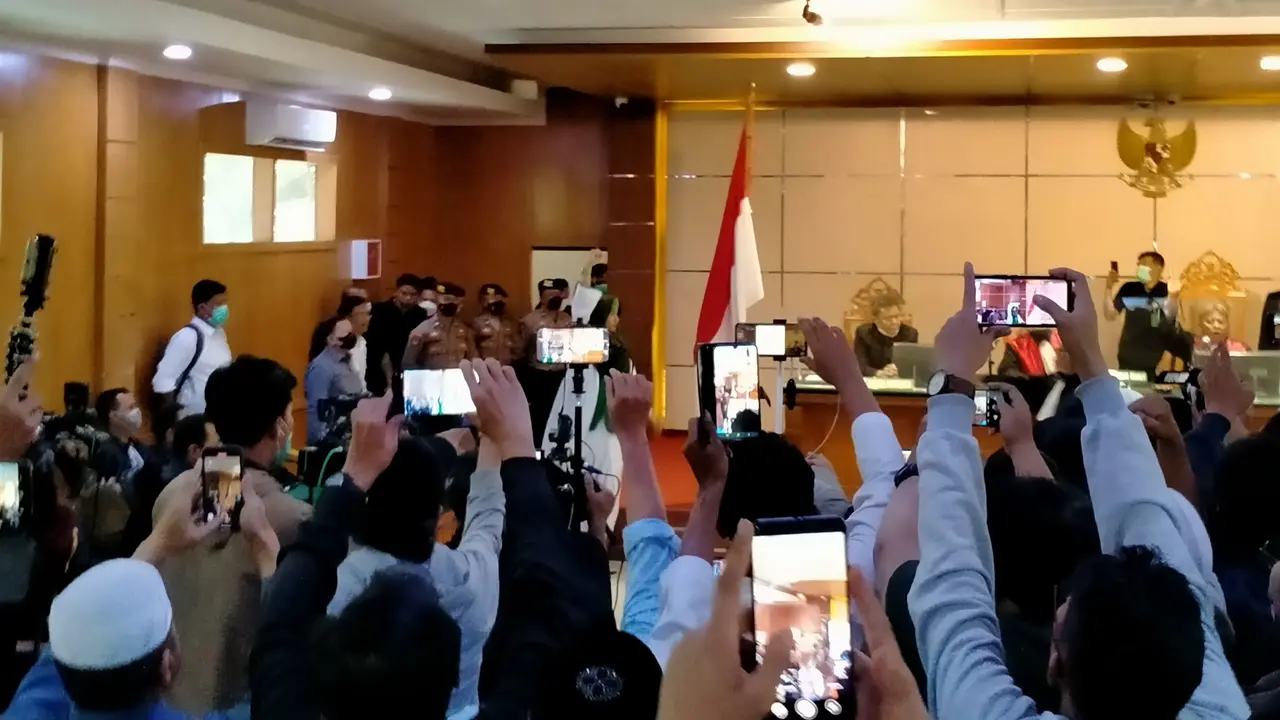 Habib Bahar Smith Divonis 6 Bulan Penjara