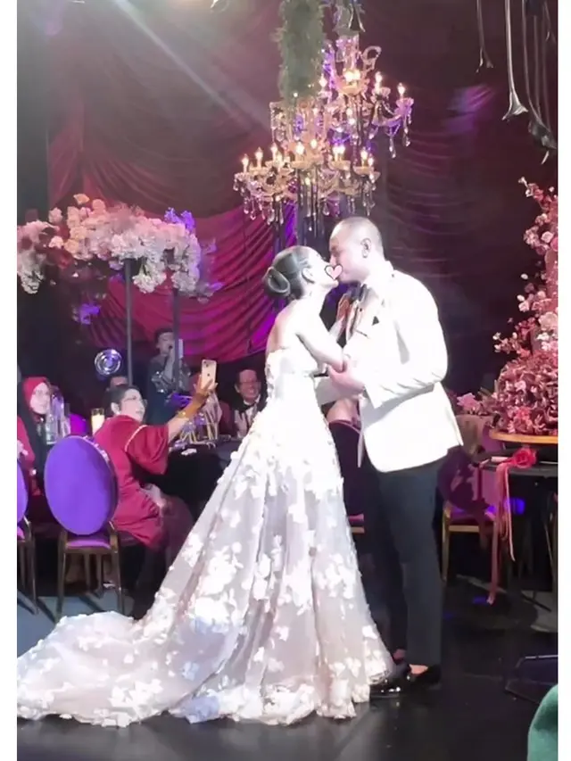 10 Potret Resepsi Pernikahan BCL dan Tiko Aryawardhana, Tamunya Bertabur Bintang - Hot Liputan6.com