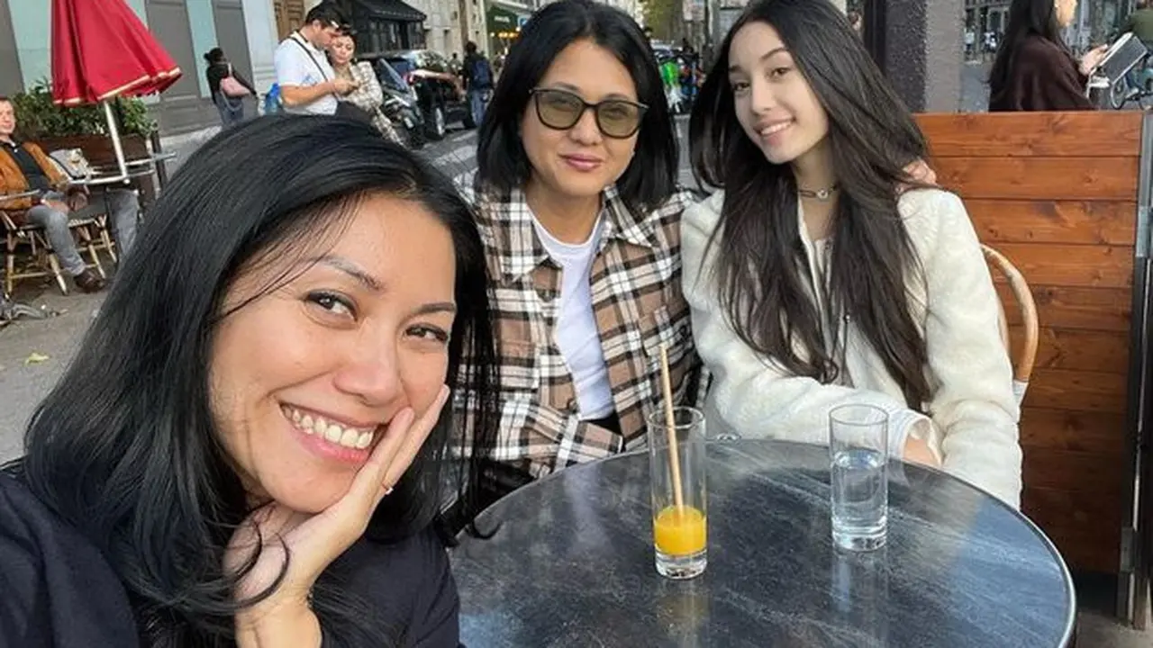 Sempat Dirahasiakan, Ini 6 Potret Cantik Kirana Anak dari Anggun C ...