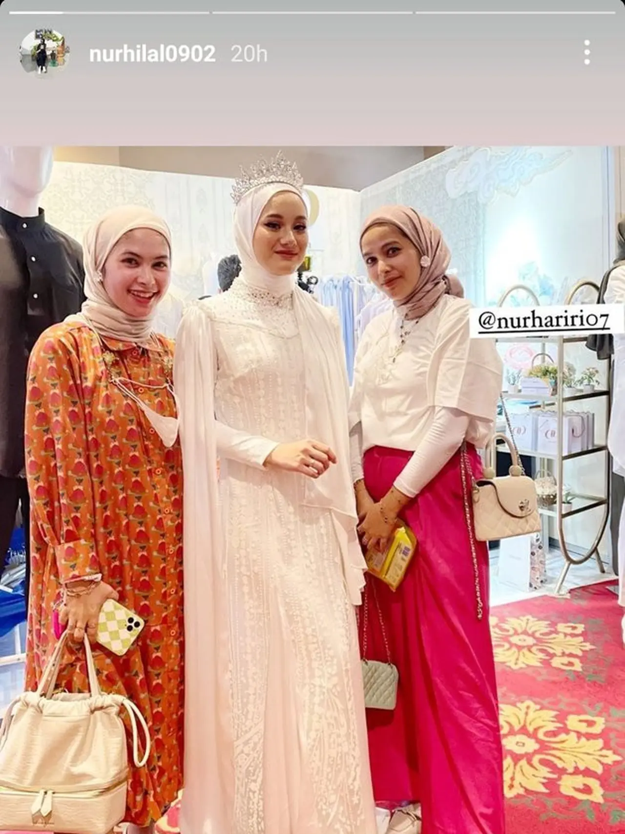 7 Potret Dinda Hauw dan Rey Mbayang Jadi Model di Catwalk, Tampil ...