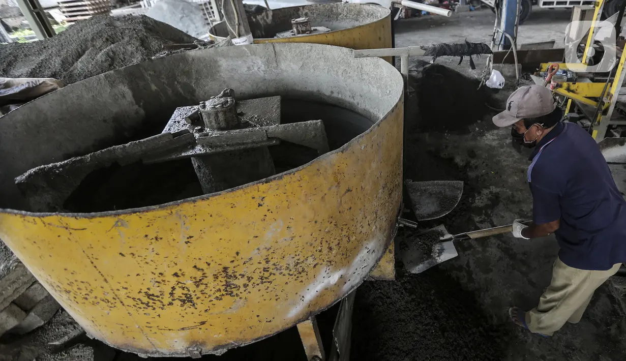 FOTO: Mengintip Pembuatan Paving Block Berbahan Sampah Plastik - Foto ...