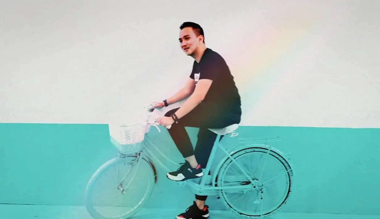 FOTO: Gaya Dicky AFI di Berbagai Spot Instagramable, Bak Model - Foto ...