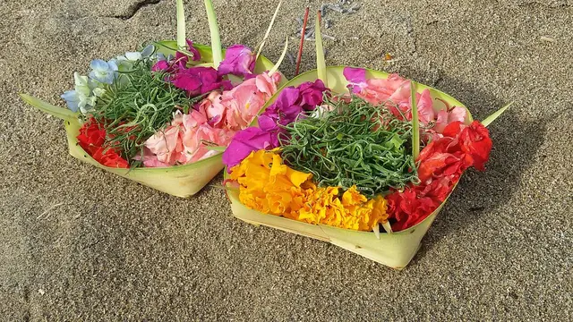 Mengenal Canang Sari yang Selalu Ada dalam Persembahyangan Umat Hindu ...