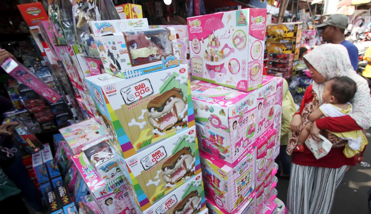 FOTO: Libur Lebaran, Anak-Anak Serbu Toko Mainan Pasar Gembrong - Foto ...