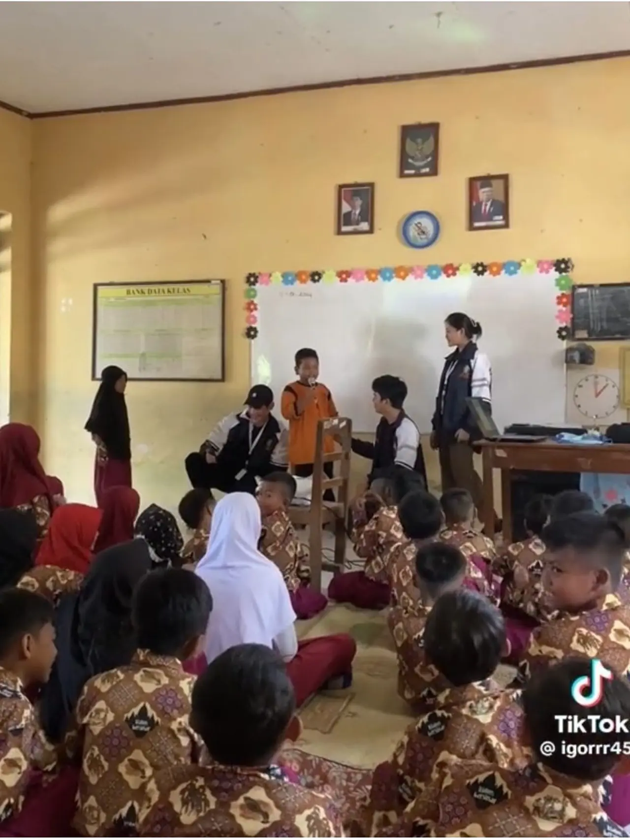 6 Potret Irzan Faiq Ikuti KKN sebagai Mahasiswa Undip, Video Sedang Mengajar Viral - Hot ...
