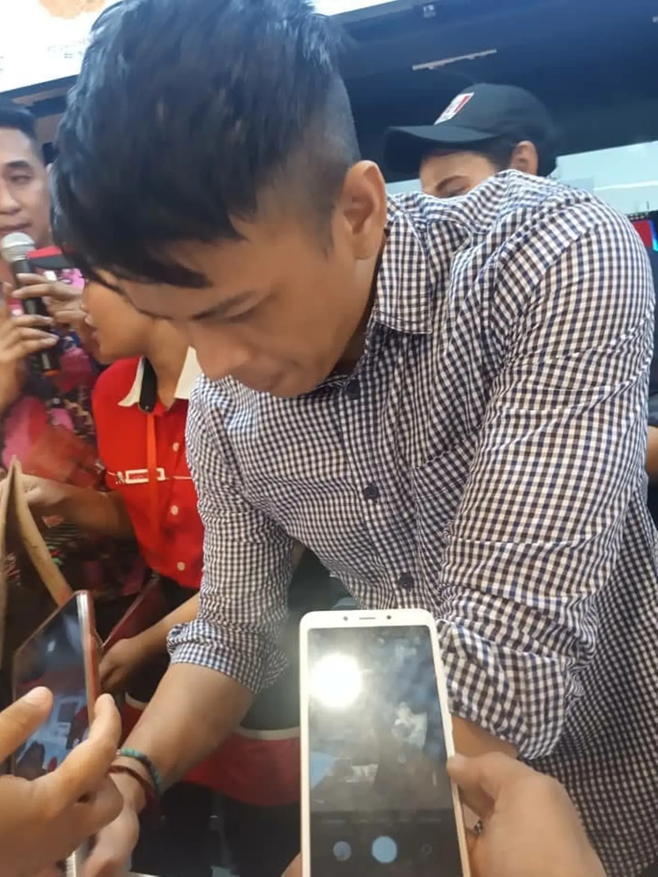 6 Potret Gaya Rambut Terbaru Ariel NOAH, Curi Perhatian - Hot Liputan6.com