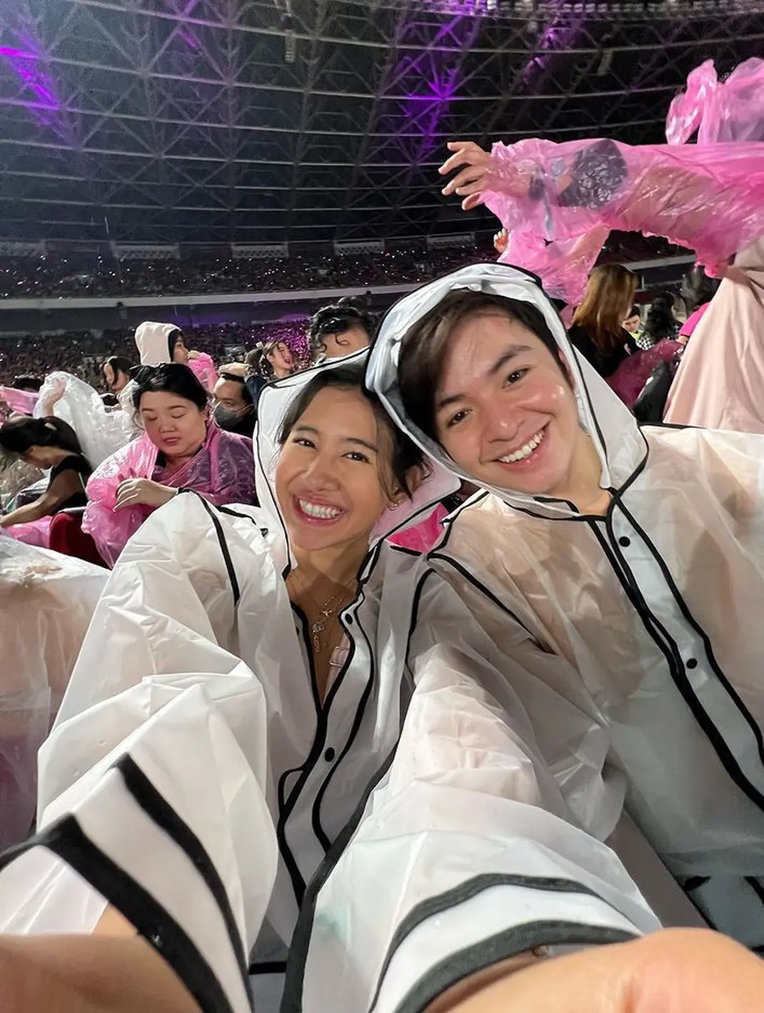 Potret Serunya Shenina Cinnamon dan Angga Yunanda Nonton Konser BLACKPINK, Bikin Netizen Gemas ...