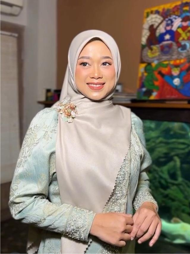 7 Potret Della Sabrina Istri Irfan Hakim Wisuda S2, Inspirasi Ibu Lima Anak