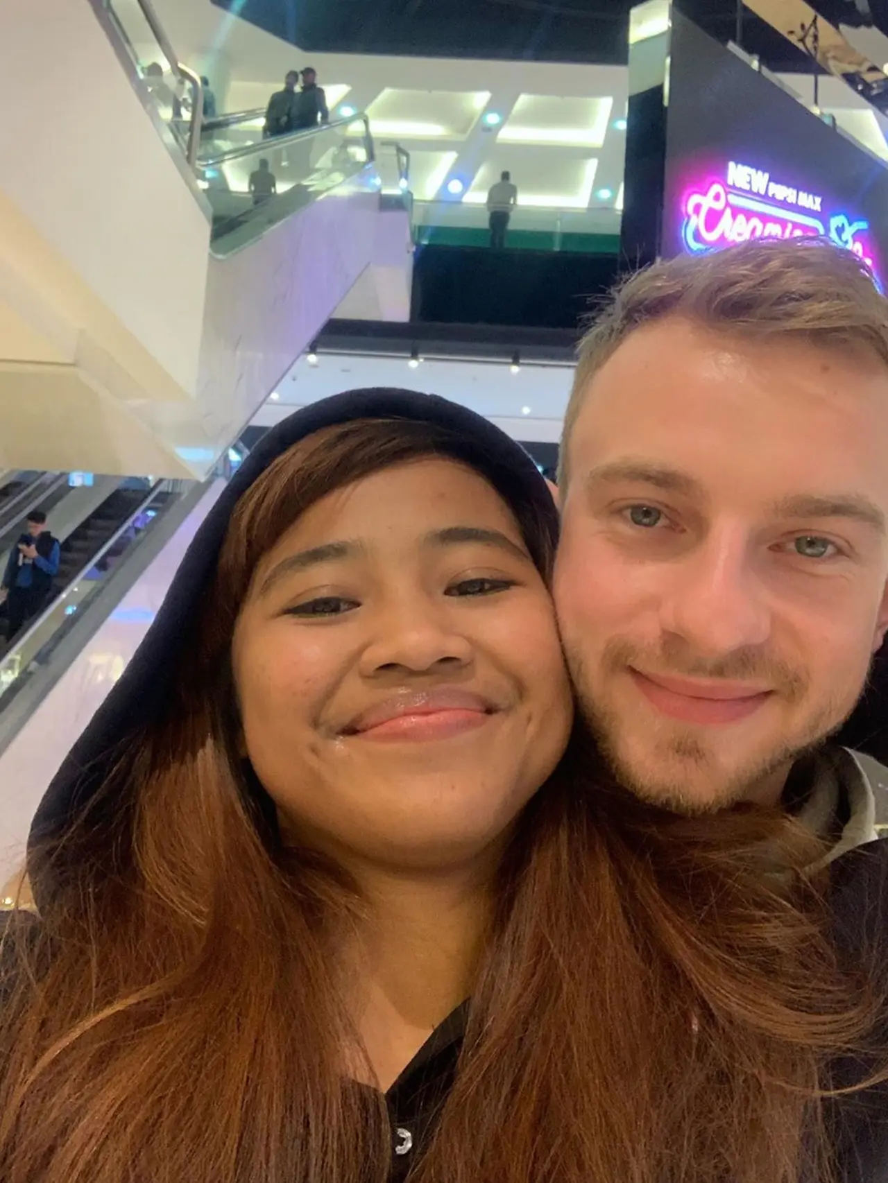 Sempat Viral Makan Sabun, Ini 6 Potret Helen Junet dengan Pacar Bulenya - Hot Liputan6.com