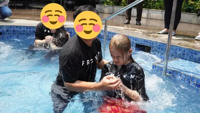 7 Potret Riri Febriana Mantan Artis Cilik Genta Buana saat Dibaptis ...