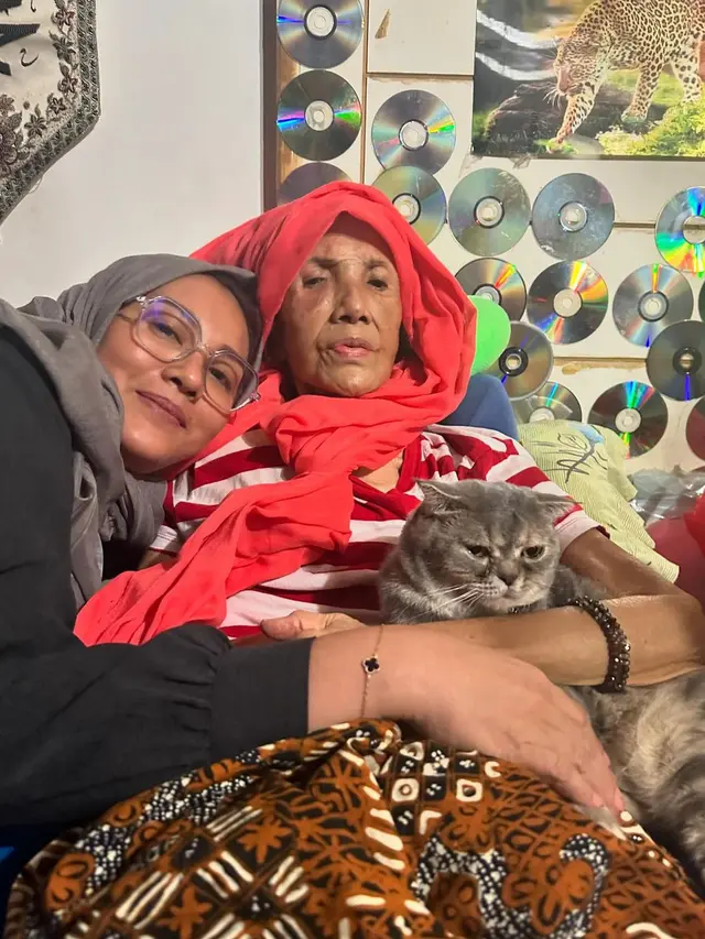 6 Potret Kenangan Elma Theana dan Sonny Septian dengan Ibunda Semasa Hidup - Hot Liputan6.com