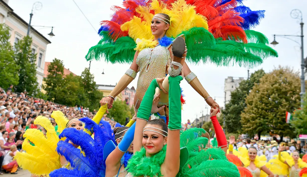 PHOTO: Kemeriahan Festival Bunga Debrecen di Hungaria - Foto Liputan6.com