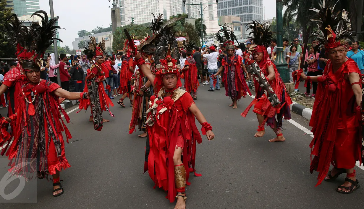 Seniman Tari Hibur Pengunjung di CFD - Foto Liputan6.com