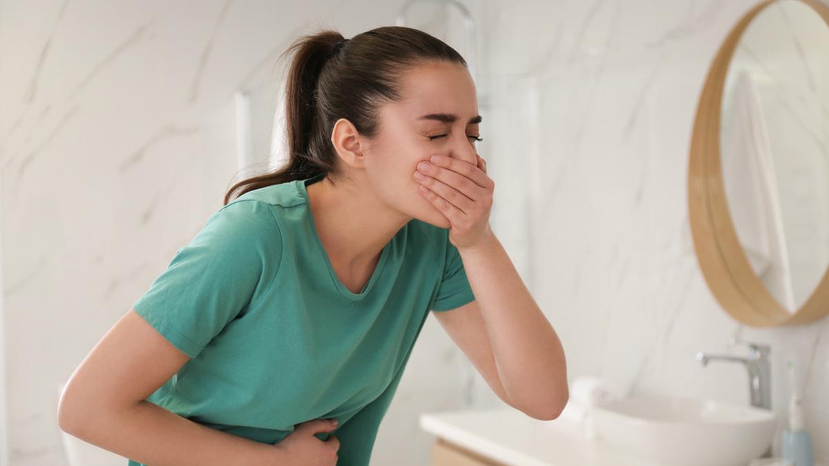 Penyebab Muntah Kuning dan Cara Mengatasinya - Health Fimela.com