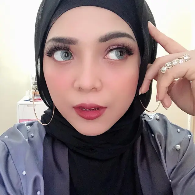 Putuskan Berhijab, Ini 6 Potret Istri YouTuber Arif 'Mak Beti' yang ...