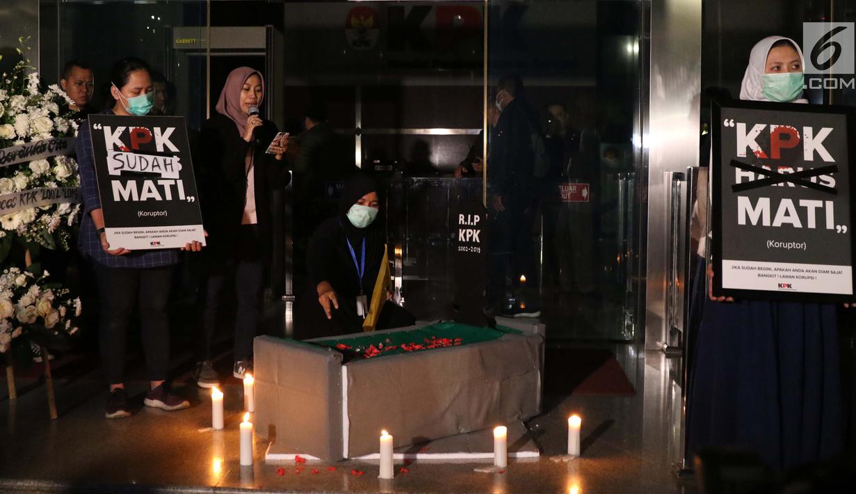 FOTO: Aliansi Masyarakat Sipil Anti Korupsi Nyatakan KPK Telah Mati ...