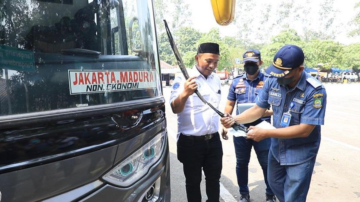Jelang Mudik Lebaran 2022, Dishub Tangerang Lakukan Ramp Check Bus - News Liputan6.com