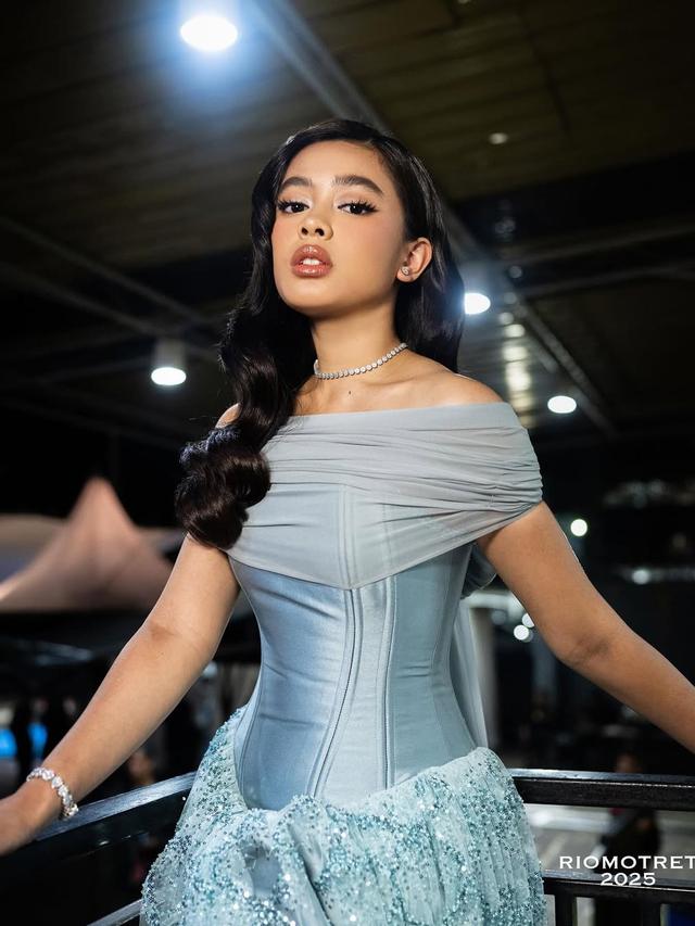 6 Detail Outfit Aqeela Calista di Infotainment Awards 2025, Memukau Bak ...