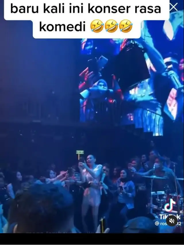 Sempat Dibilang Mahal, Ini 6 Potret Konser Bunda Corla yang Ramai ...