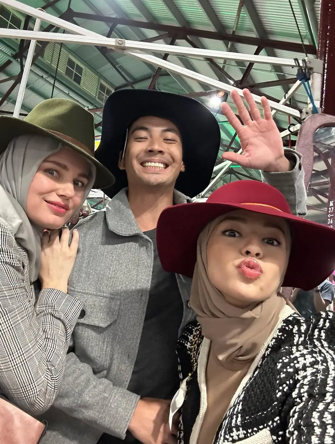 8 Potret Istri Cantik Ario Bayu yang Berdarah Prancis, Ternyata Aktris Juga - Photo Fimela.com