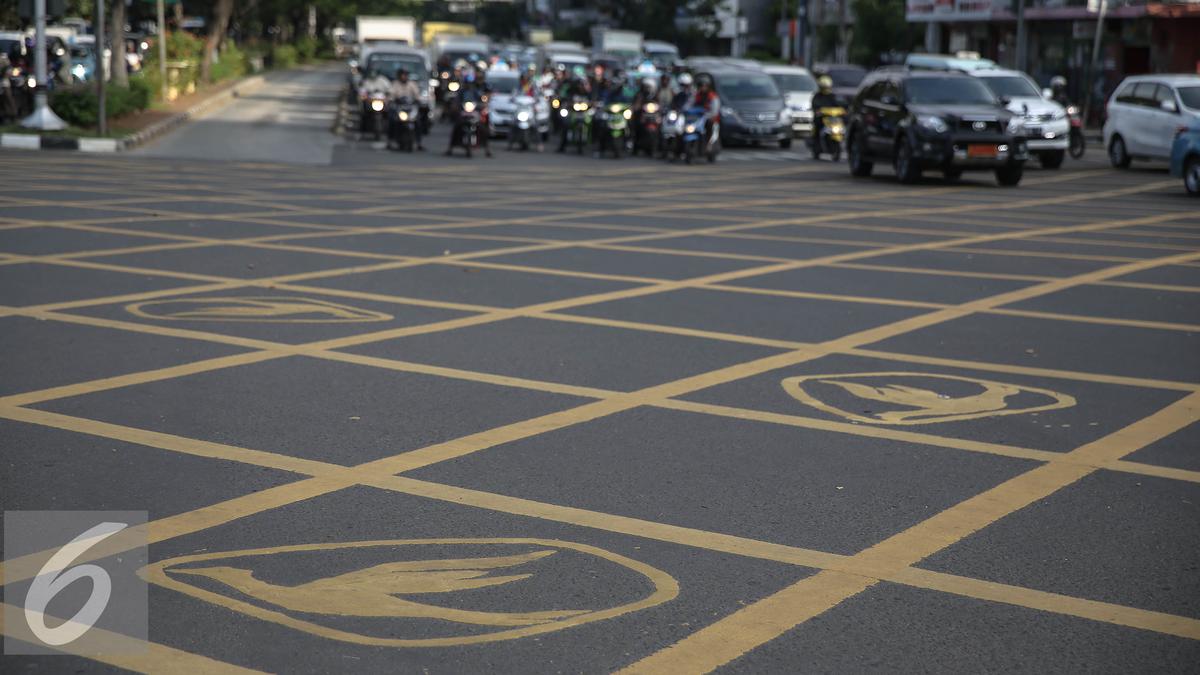 Buat yang Belum Paham, Ini Fungsi Yellow Box Junction - Otomotif ...